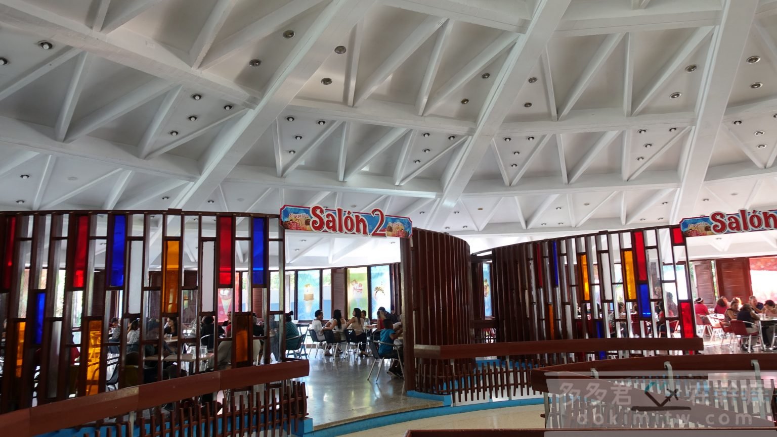 古巴/美食 CP值爆表，古巴超好吃國營冰淇淋 Parque Coppelia | 多多君 • 日嚐讀旅